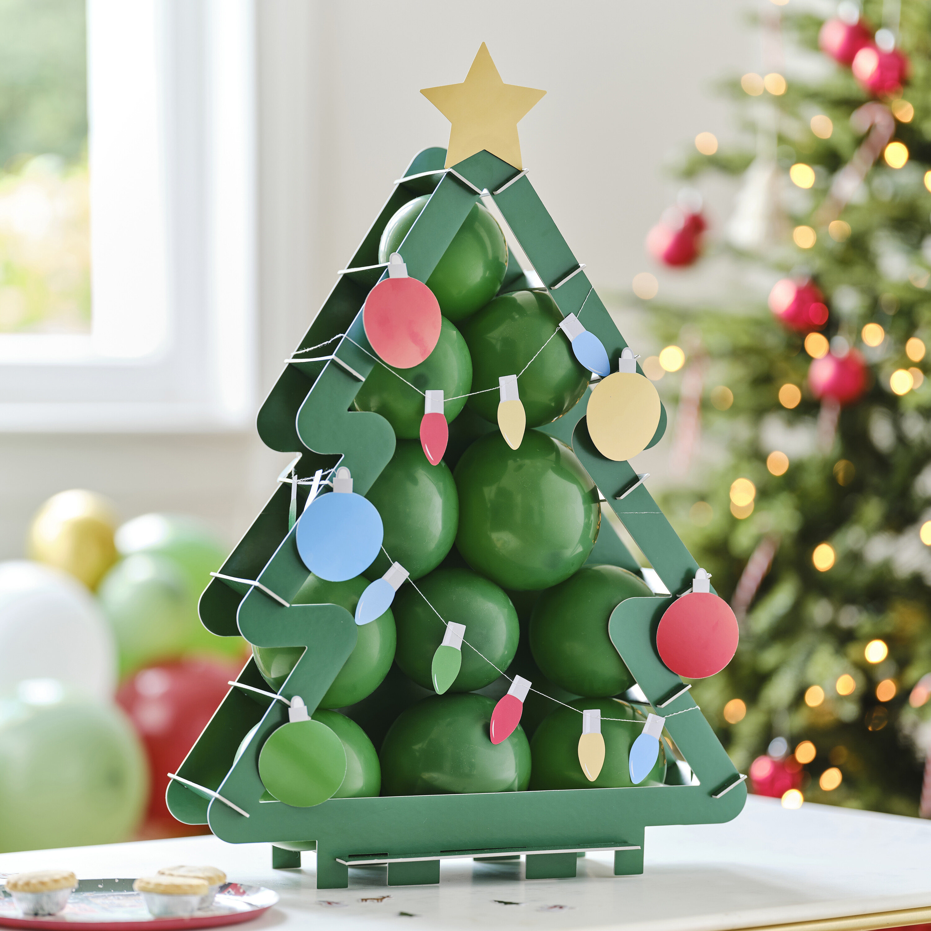 Novelty Christmas Tree Balloon Mosaic Kit | Ginger Ray