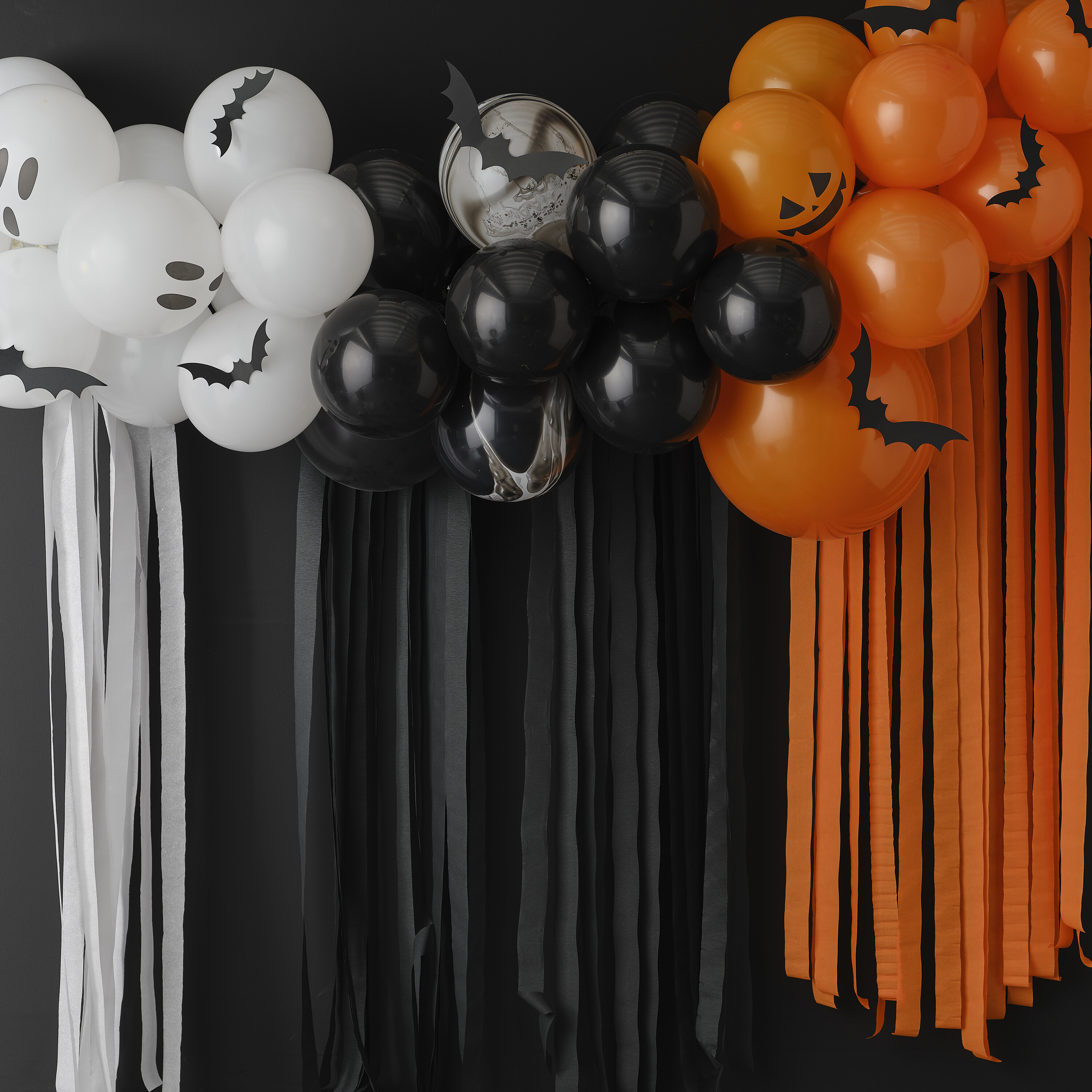 Halloween Balloon Arch Backdrop with Ghosts, Pumpkins, Bats & Streamers ...